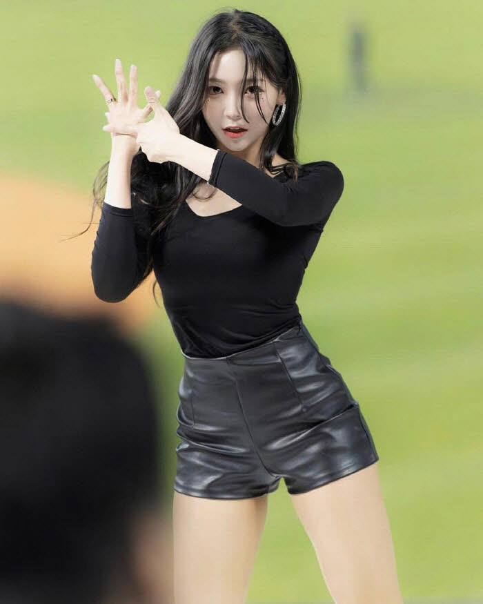 몸선 자체가 ㅇㅑ한데 미드도 D-컵이 넘는다는 치어리더 ㄷㄷ (영상) – issueiyagi