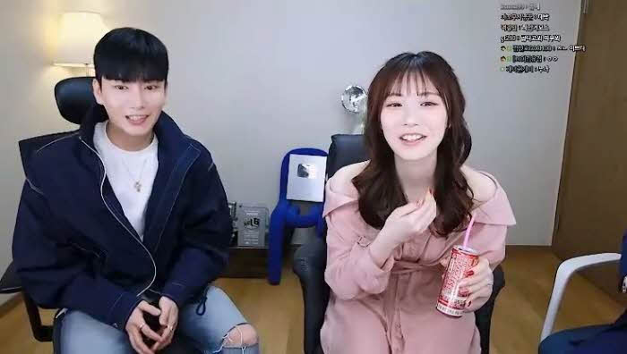 아프리카TV 김인호와 합방한 웬만한 여캠보다 이쁘다는 일본 ㅁㅍ 레전드 배우 (영상) – issueiyagi